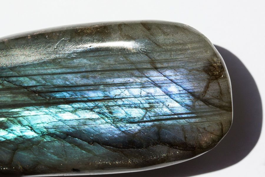 Labradorite : vertus, prix, composition de la pierre - Lithothérapie ...