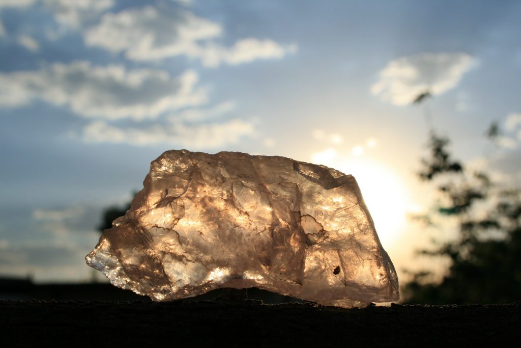 Quartz et lithothérapie : composition, vertus et bienfaits de cette pierre